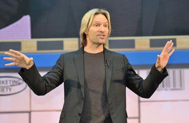 Eric Whitacre's inspiring story of the virtual choir | The Marketing ...